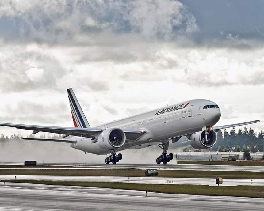 Curiosidade: Boeing 777 poderia ter três motores