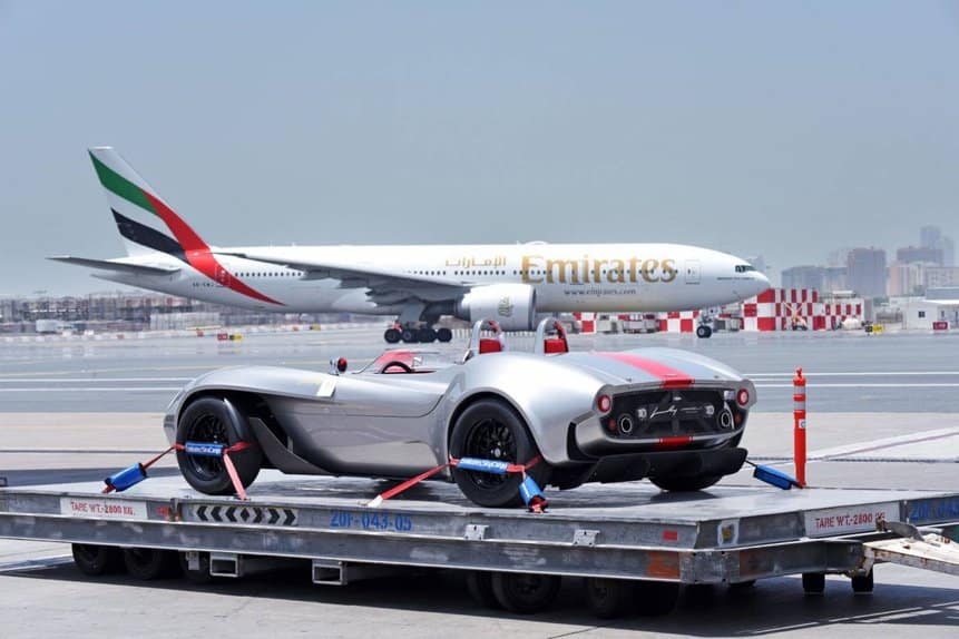 Emirates foi a responsável por transportar o primeiro carro fabricado ...
