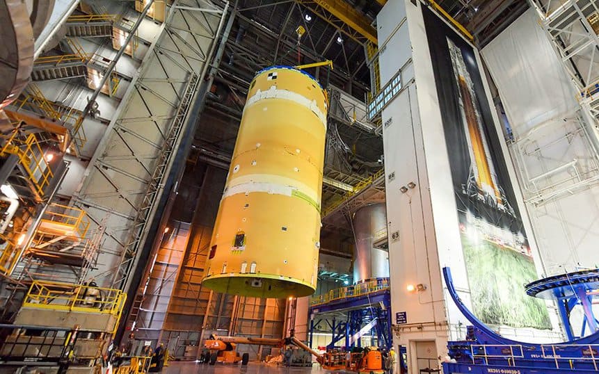 Boeing contratada para construir etapas de cohetes para las misiones ...