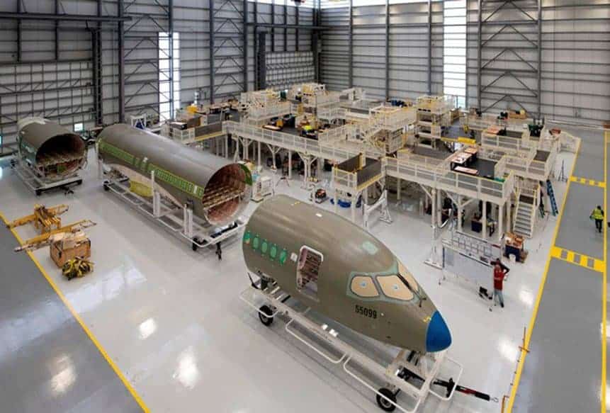 Principal rival do Embraer E2 passa a ter fuselagens produzidas no ...