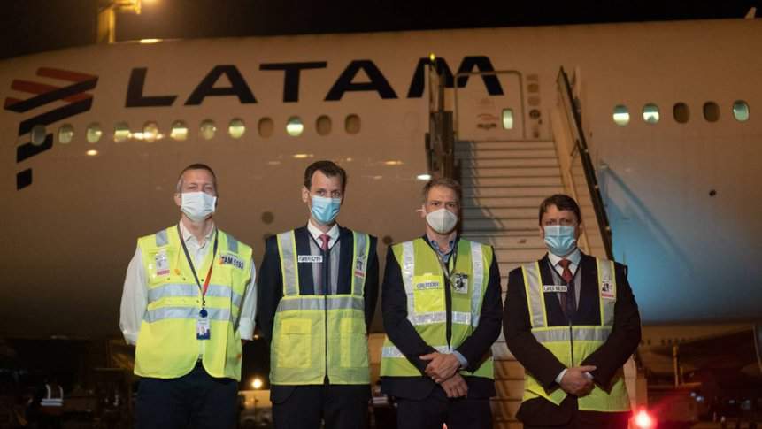 Minister of Infrastructure receives 38th LATAM flight at the end of the ...