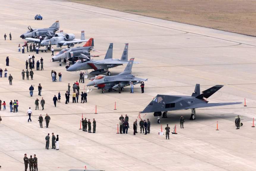 A-10, B-2, C-130, F-22: understand how military planes get their names