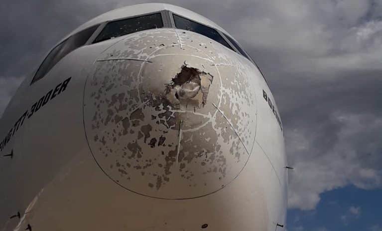 Emirates plane damaged after flying into hail storm – Aeroflap