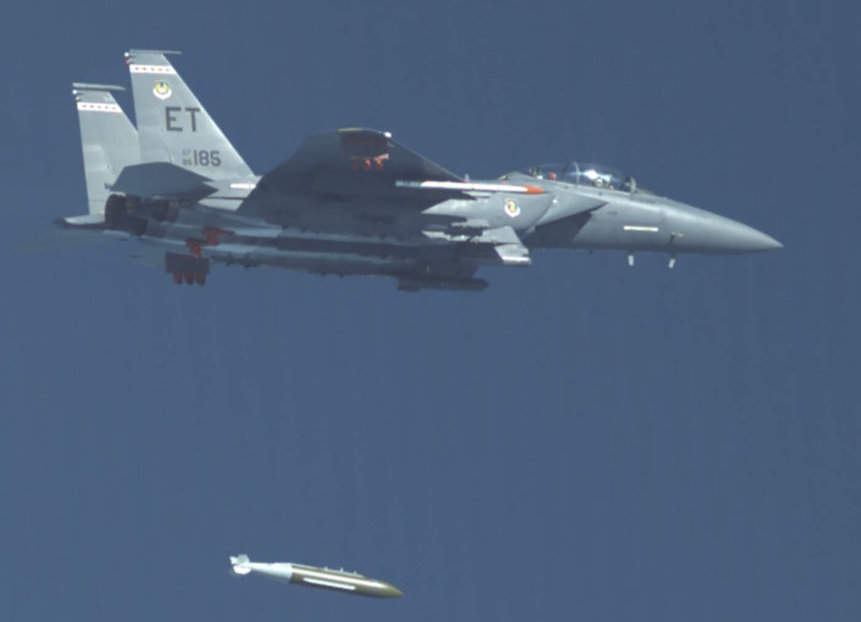 USAF finaliza testes de nova bomba de 2,2 toneladas - Aeroflap