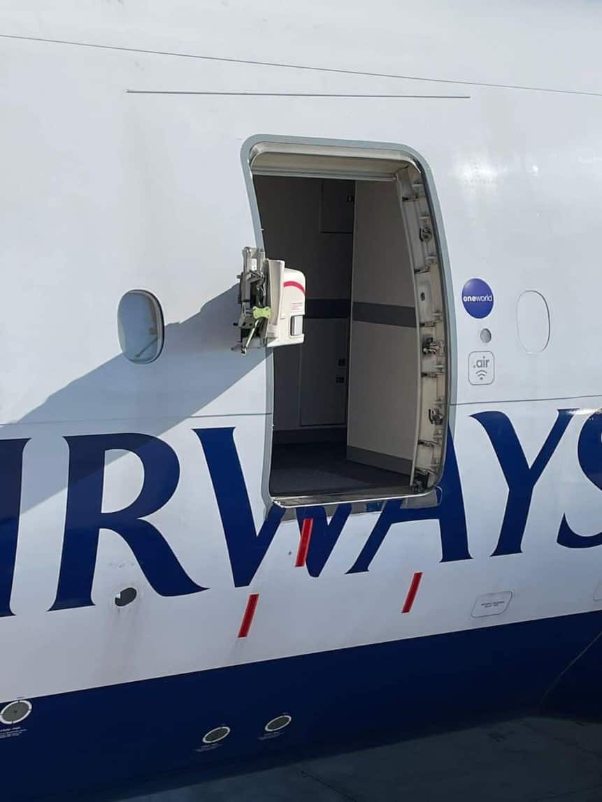 British Airways Boeing 777 has its door ripped off in Cape Town - Aeroflap