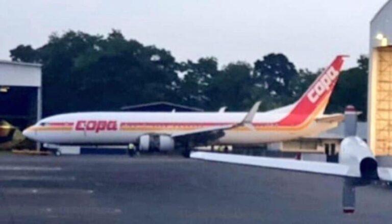 Boeing 737 é flagrado com pintura retrô da Copa Airlines - Aeroflap