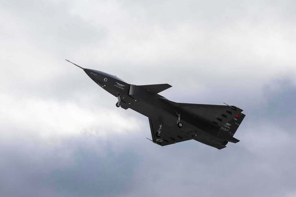 Turkey's stealth combat drone Bayraktar Kızılelma makes its first ...