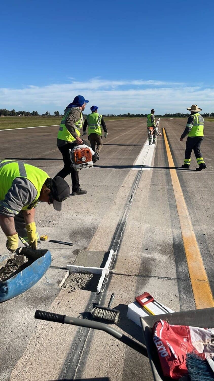 Bagé International Airport carries out maintenance on the landing and ...