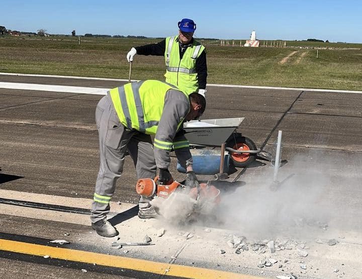 Bagé International Airport carries out maintenance on the landing and ...