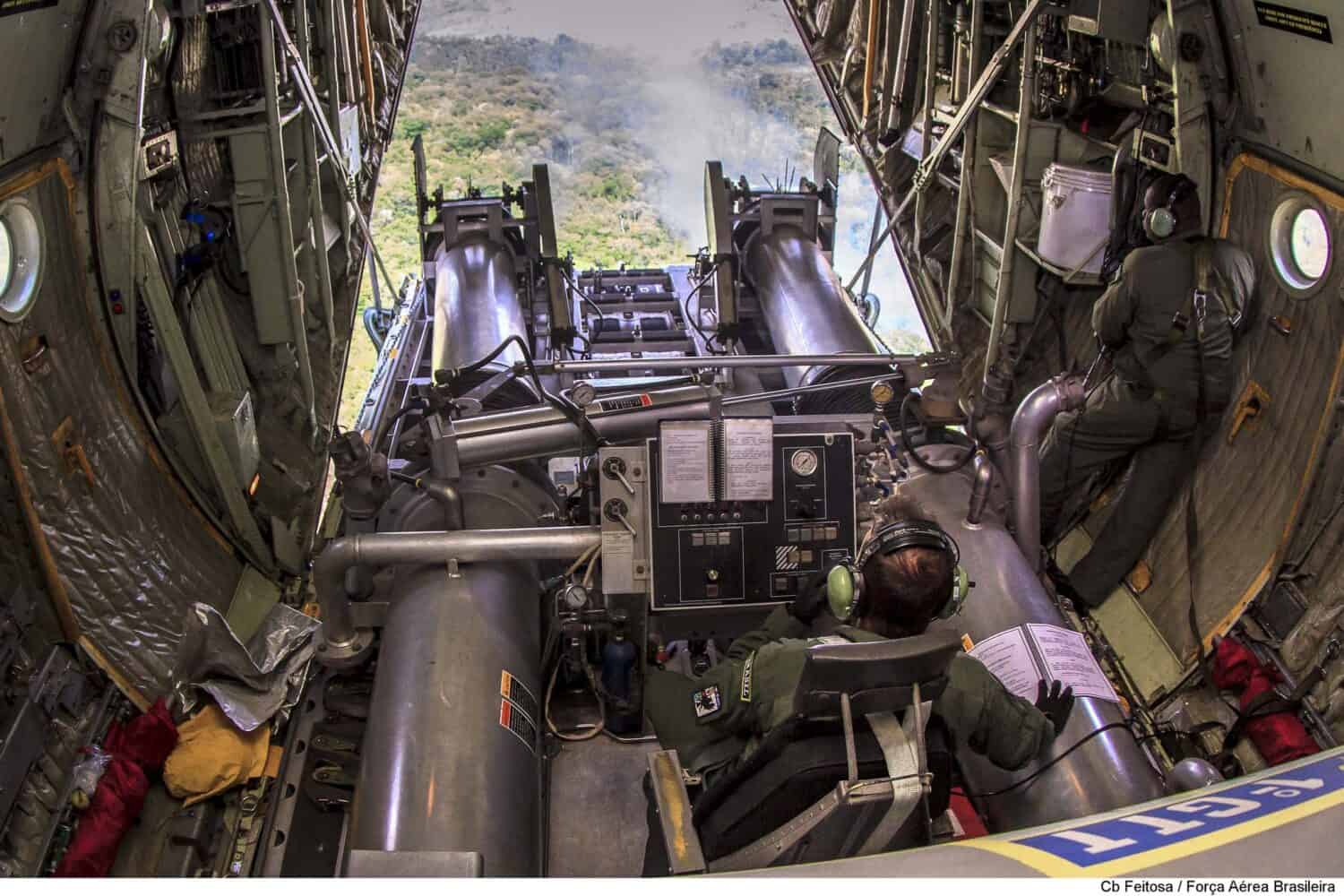 Força Aérea envia C-130 Hércules para combater incêndios no Chile ...