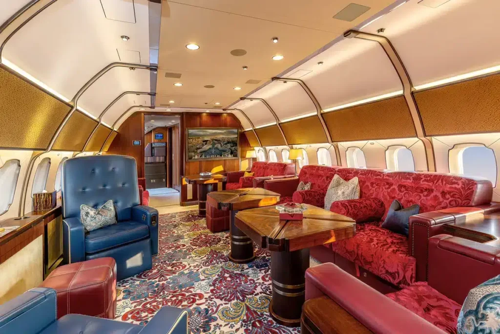 See the interior of the luxurious Boeing 737 used by the President of ...