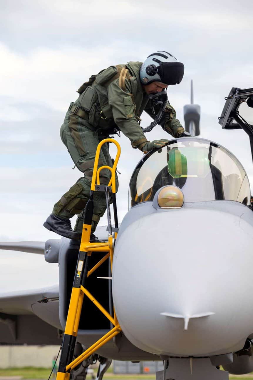 SAAB entrega oficialmente mais dois novos caças F-39 Gripen para a FAB ...