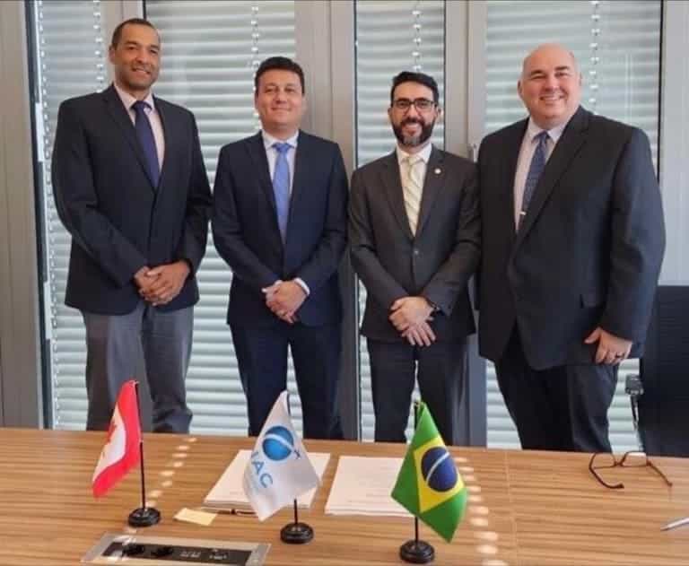 ANAC signs airworthiness agreement with the Canadian Civil Aviation ...