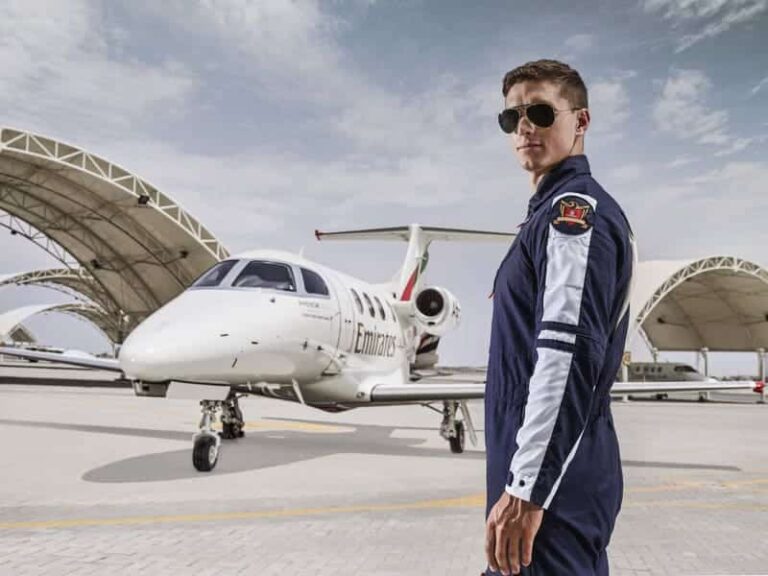 Conheça a 'universidade' de pilotos da Emirates que utiliza jatos ...