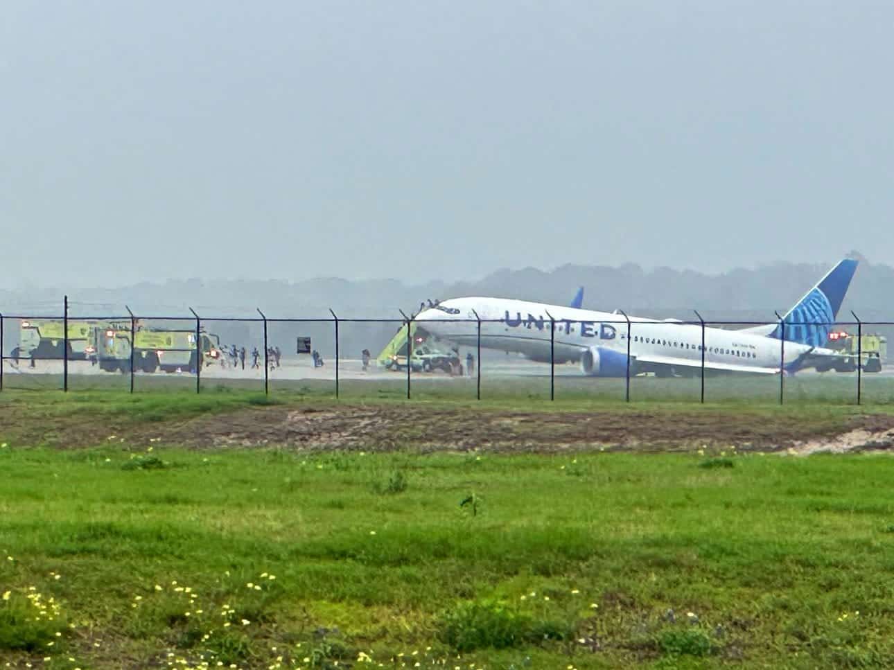 Aircraft runway excursion 60 photos - Arptravels.com