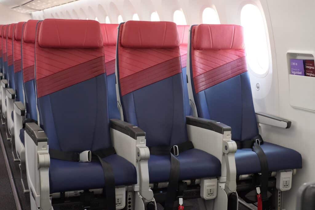 Com investimento de US$ 15 milhões por aeronave, LATAM revela nova ...