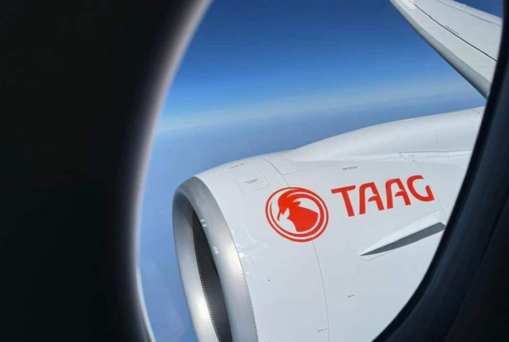 Airbus apresenta o primeiro A220 da TAAG com nova identidade visual ...
