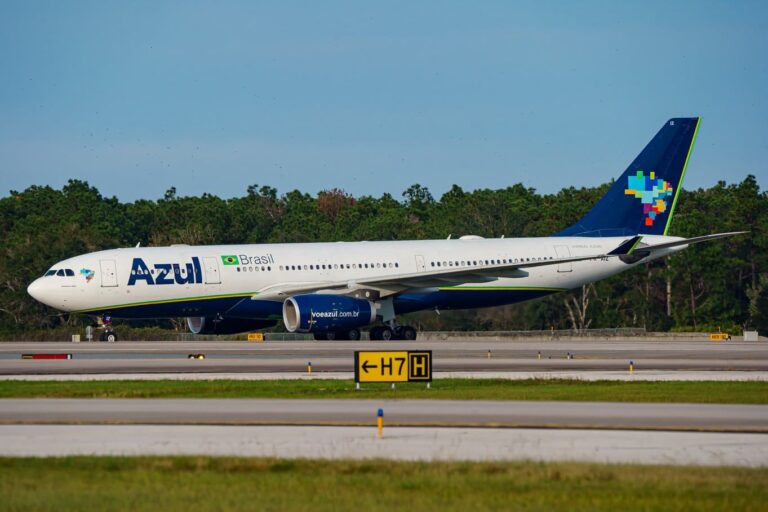 Azul lanza paquetes exclusivos para fanáticos del fútbol - Aeroflap