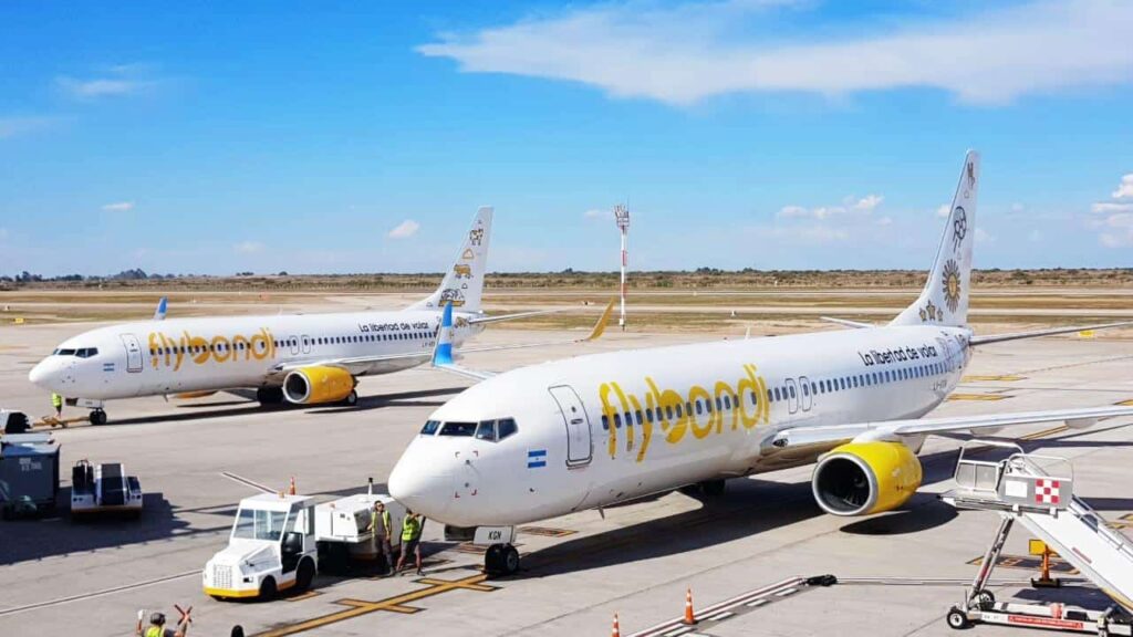 Flybondi lança novos voos charter e amplia rotas entre Brasil e ...