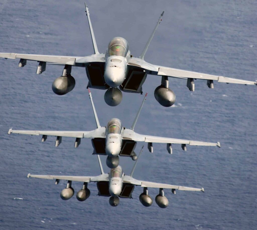 F/A-18 Hornet e Super Hornet: parecidos, mas nem tanto