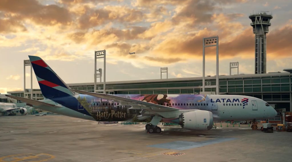 LATAM customizes two aircraft with Harry Potter illustrations - Aeroflap