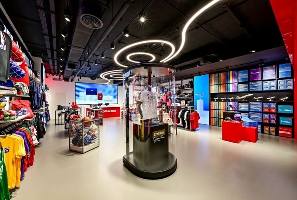 Emirates bringt die „Signature Series“ mit signierten Trikots von Real ...