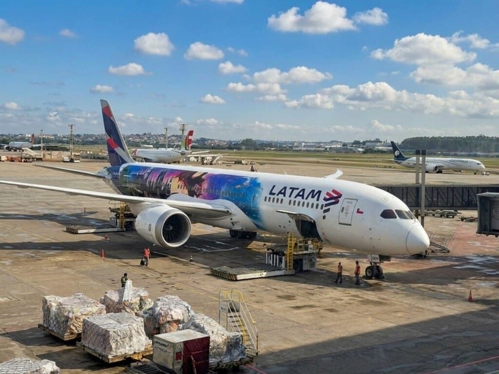 LATAM realiza o primeiro voo temático de Harry Potter para Orlando ...