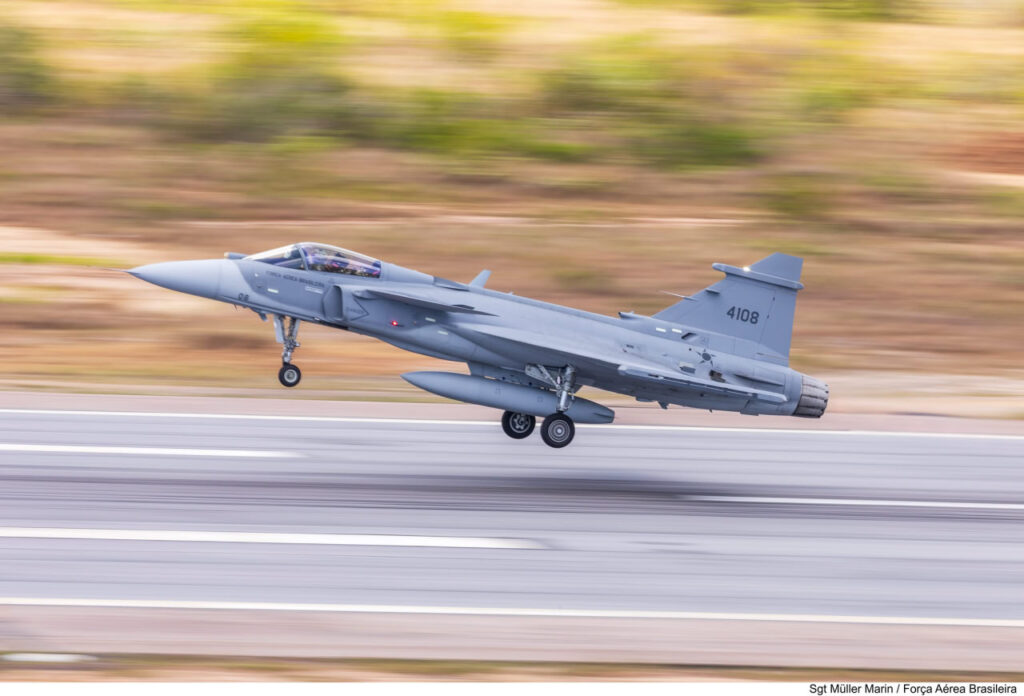 GE Aerospace amplia cooperação com a FAB para motores do Gripen
