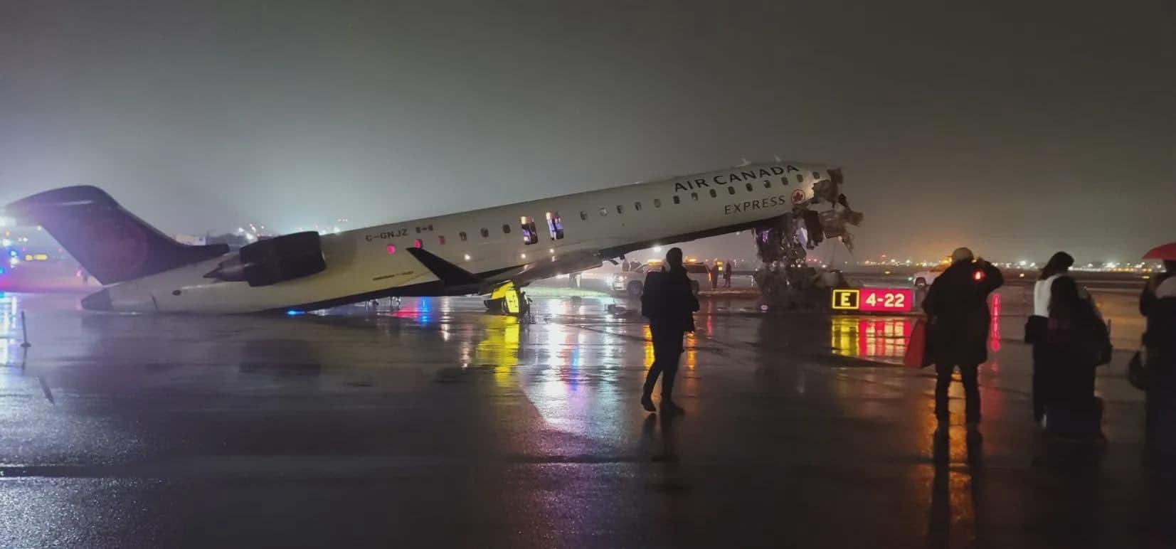 Air Canada Express CRJ-900 collides with fire truck at LaGuardia Airport.