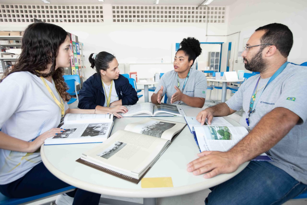 Instituto Embraer completa 25 anos com foco em formação de jovens e ...