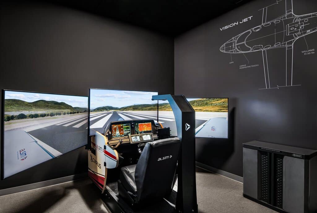 Cirrus launches simulator training program for SR20 and SR22 series pilots.