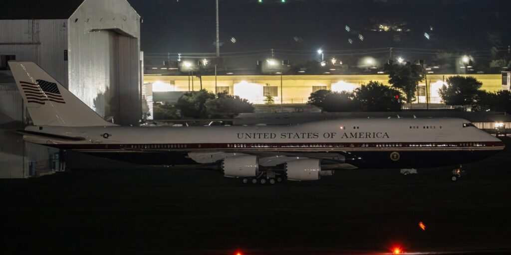 Aeronave de US$ 400 milhões que será Air Force One aparece totalmente ...