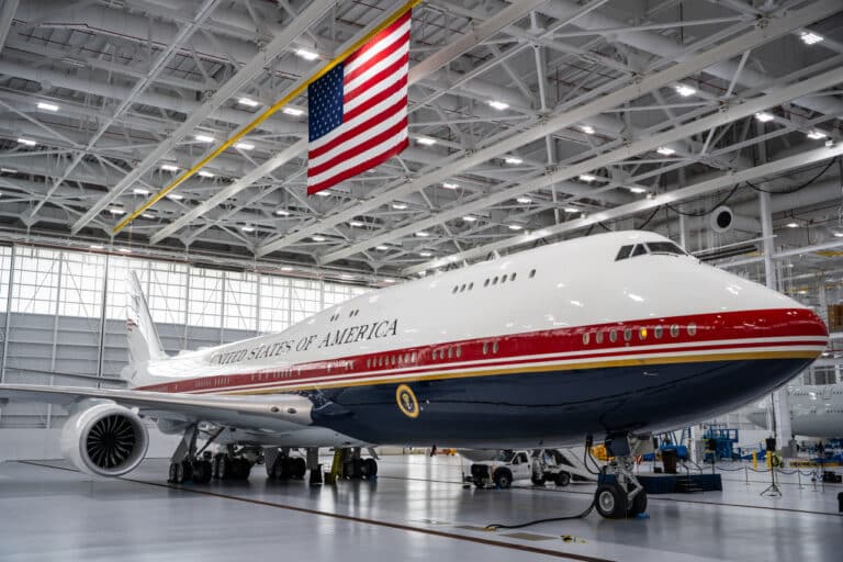 米空軍は老朽化した機体の代替としてVC-25Bブリッジ機を受領した。