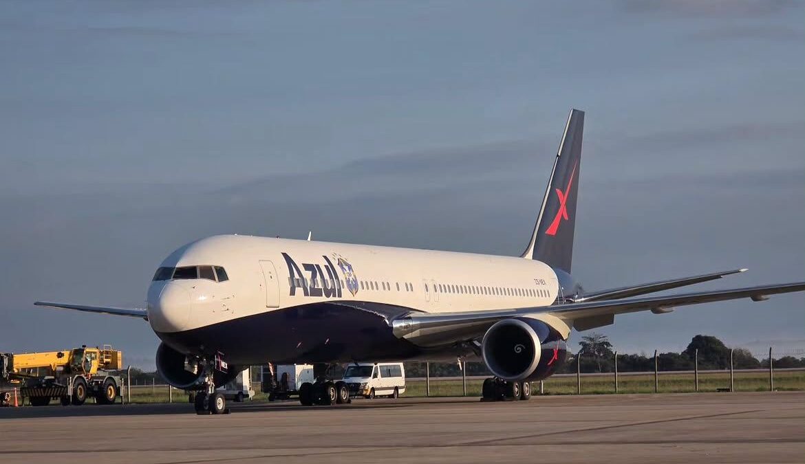 In real time: Brazilian National Team's VIP Boeing 767 begins mission ...